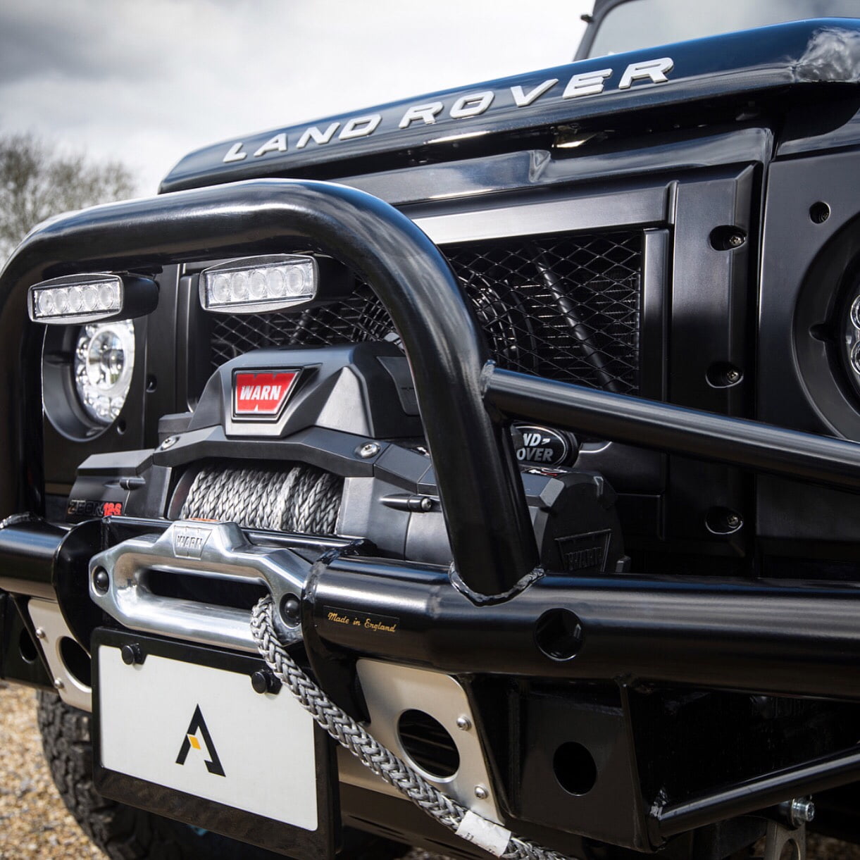 LAND ROVER DEFENDER - 360 MAGAZINE - GREEN | DESIGN | POP | NEWS