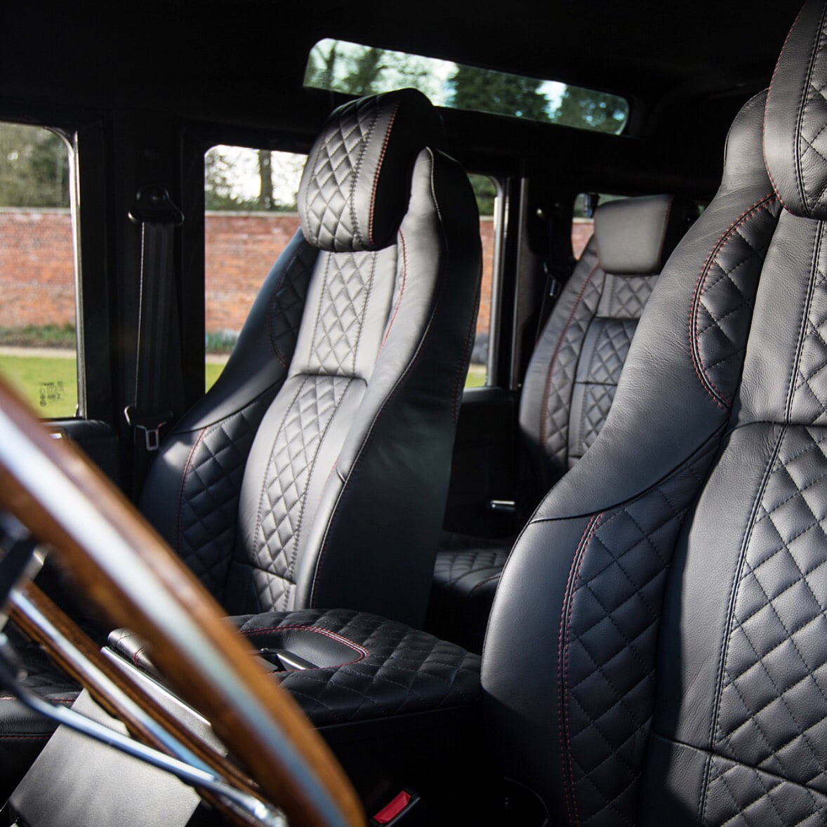 LAND ROVER DEFENDER - 360 MAGAZINE - GREEN | DESIGN | POP | NEWS