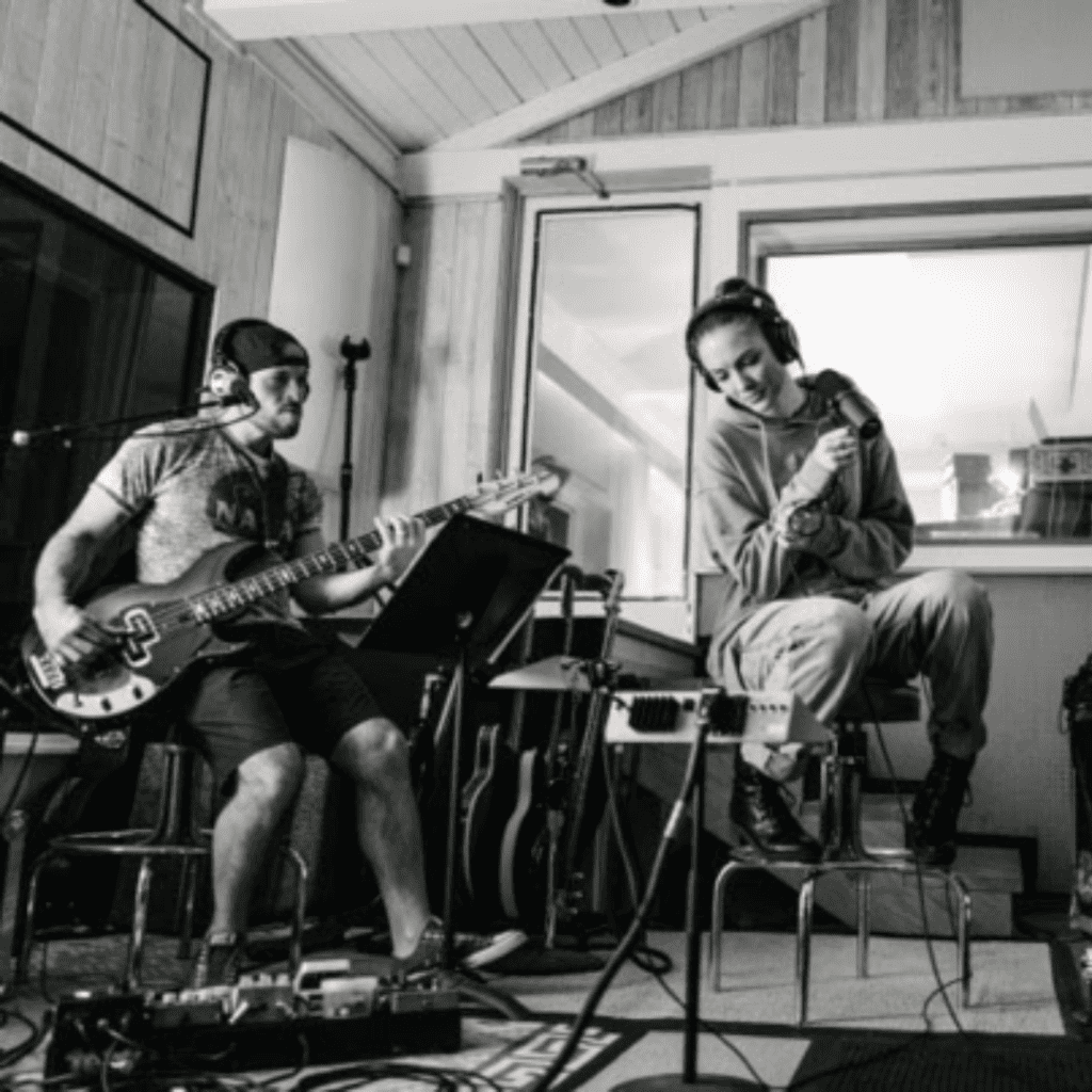 MADISON RYANN WARD x MIRROR - 360 MAGAZINE - GREEN | DESIGN | POP | NEWS