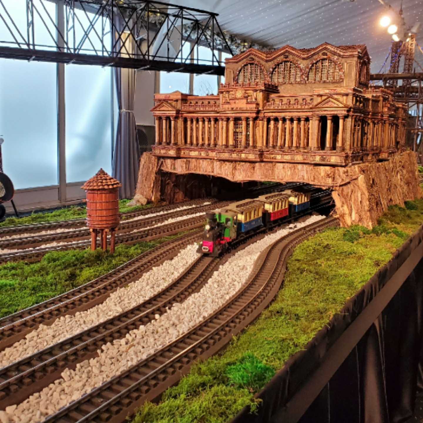 Annual Holiday Train Show - 360 MAGAZINE - GREEN | DESIGN | POP | NEWS