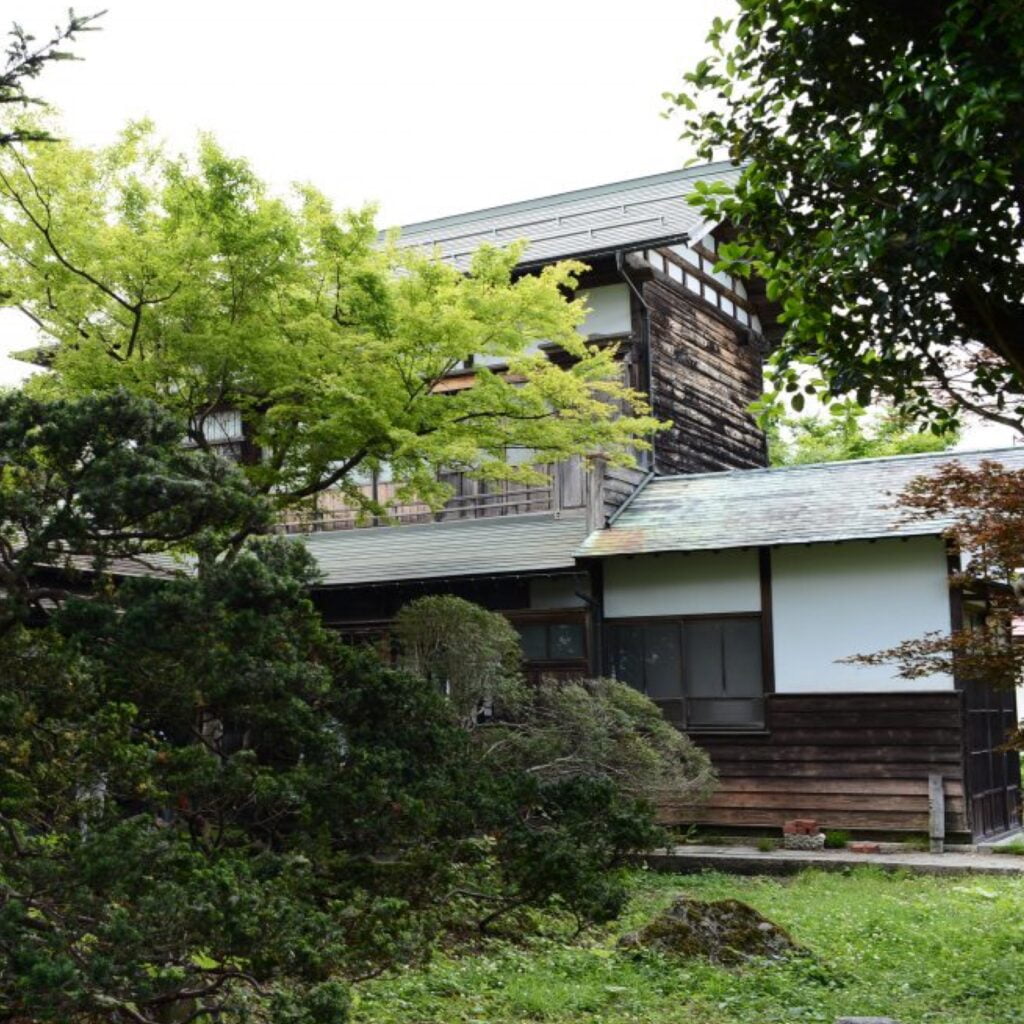 TREEHOUSES, SAMURAI HOMES & KIMONO RETREATS - 360 MAGAZINE - GREEN ...