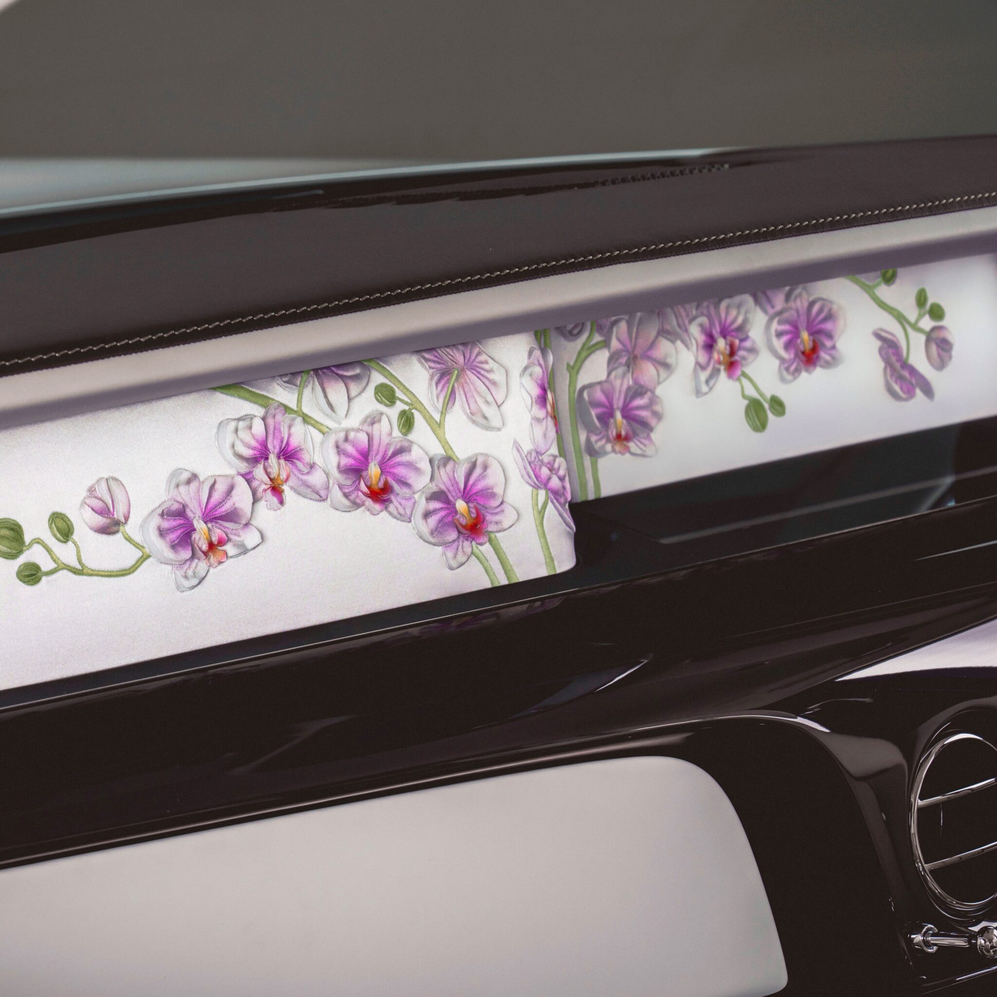 ROLLS-ROYCE PHANTOM ORCHID - 360 MAGAZINE - GREEN | DESIGN | POP | NEWS