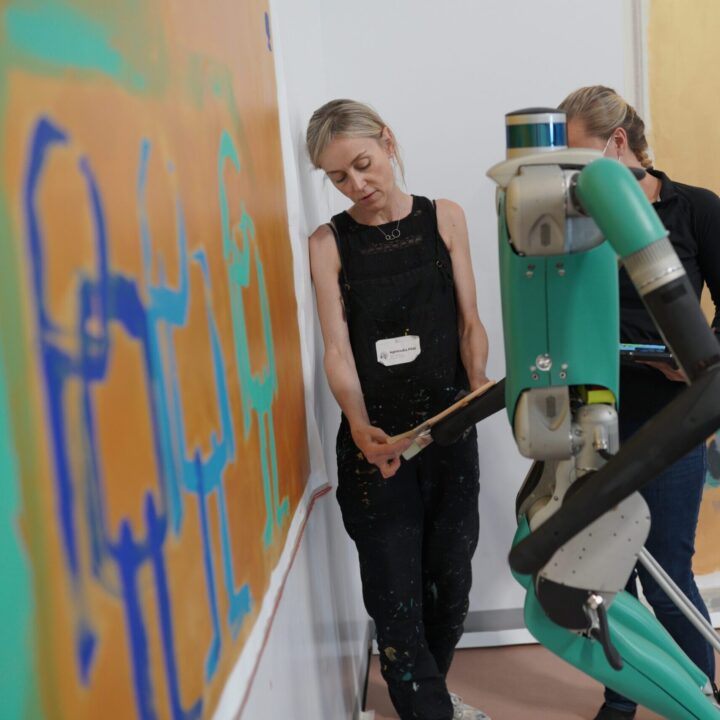 ROBOT DIGIT LEARNS PAINTING - 360 MAGAZINE - GREEN | DESIGN | POP | NEWS