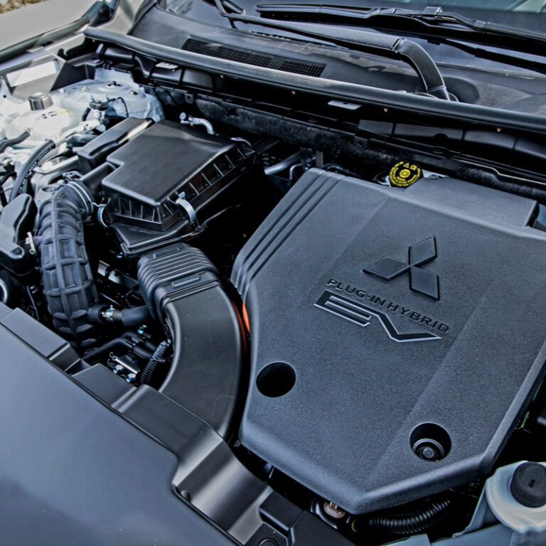 2023 Mitsubishi Outlander PHEV - 360 MAGAZINE - GREEN | DESIGN | POP | NEWS