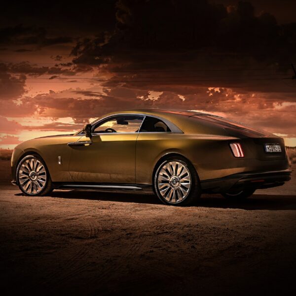 Rolls-Royce Spectre - 360 MAGAZINE - GREEN | DESIGN | POP | NEWS