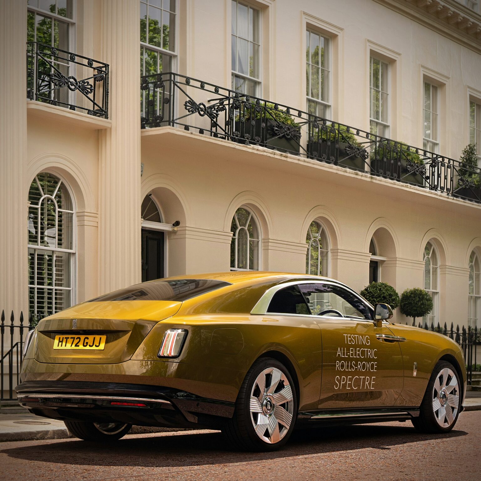 SPECTRE FINISHING SCHOOL - 360 MAGAZINE - GREEN | DESIGN | POP | NEWS