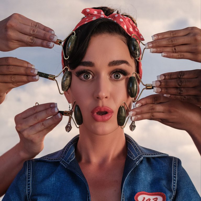 KATY PERRY - WOMAN'S WORLD - 360 MAGAZINE - GREEN | DESIGN | POP | NEWS