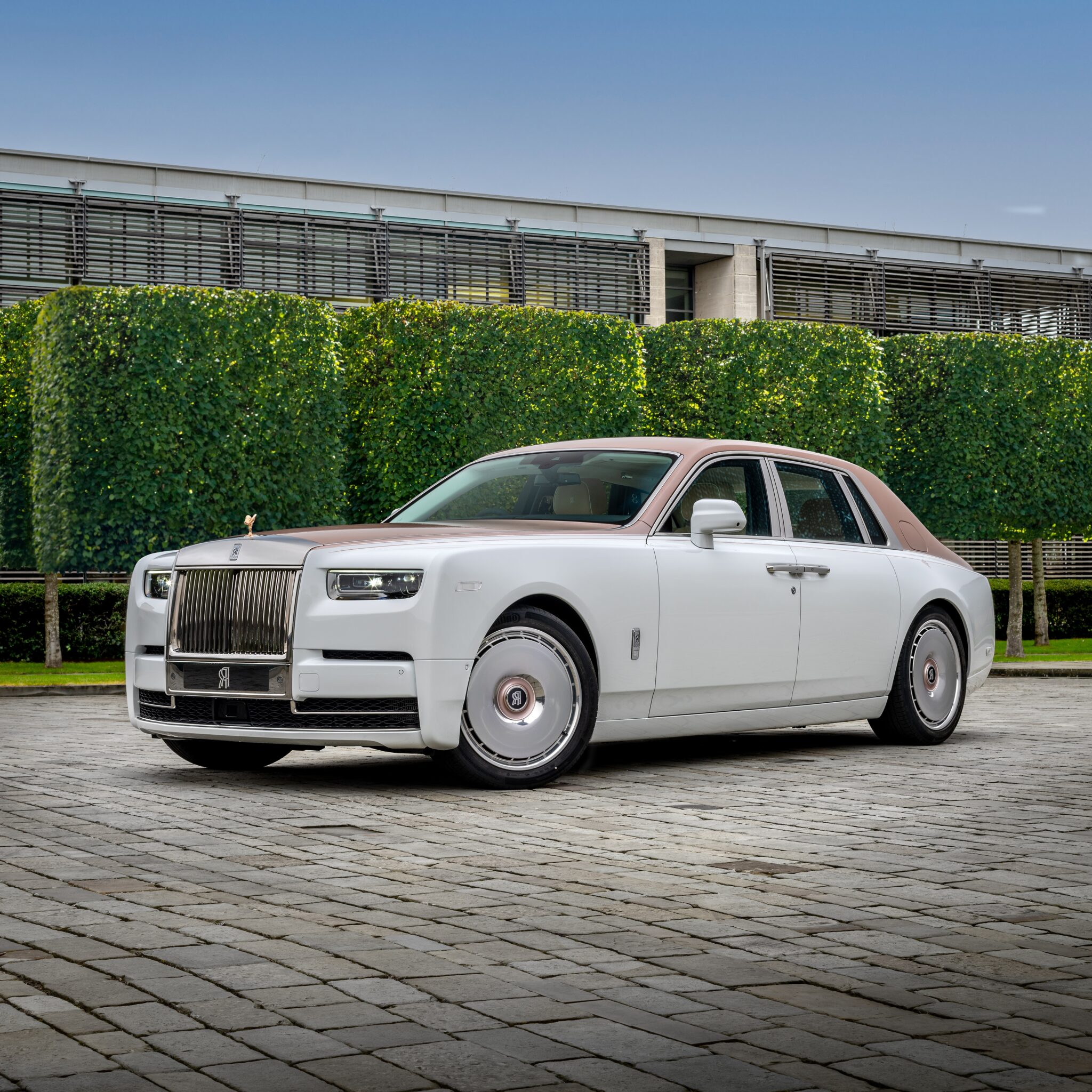 ROLLS-ROYCE UNVEILS ONE-OF-ONE PHANTOM DENTELLE - 360 MAGAZINE - GREEN ...