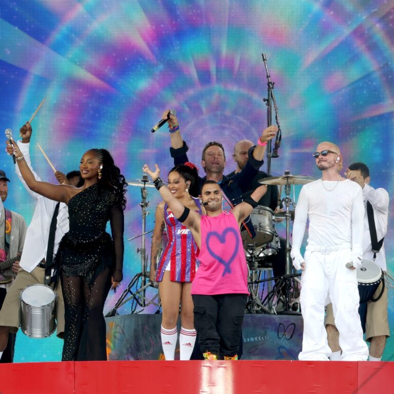 COLDPLAY PERFORMS AT FIFA CLUB WORLD CUP - 360 MAGAZINE - GREEN ...